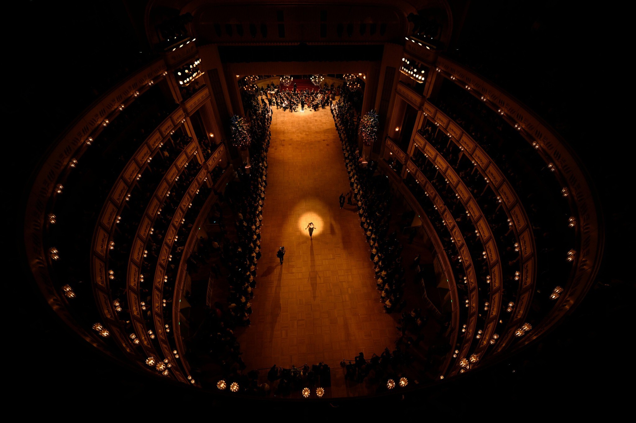 Opera ball guests worried - Terror and actionism: this is what the ...