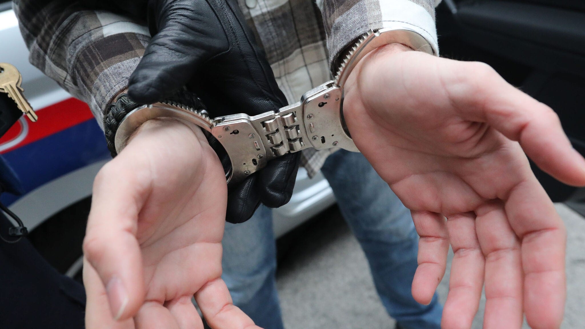 Komplizen flüchtig - Wiener Polizei schnappt 14-jährigen Autoknacker ...