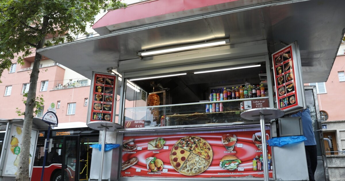 Maskiert und mit Waffe - Tollpatsch-Räuber scheitern an Wiener ...