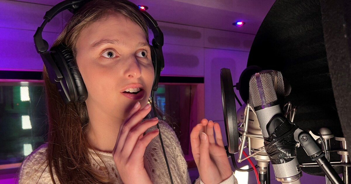 First album - Blind singer fulfills her dream with world stars | krone.at