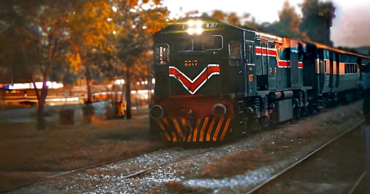 Rails blown up - Pakistan: Hundreds held hostage after train attack ...