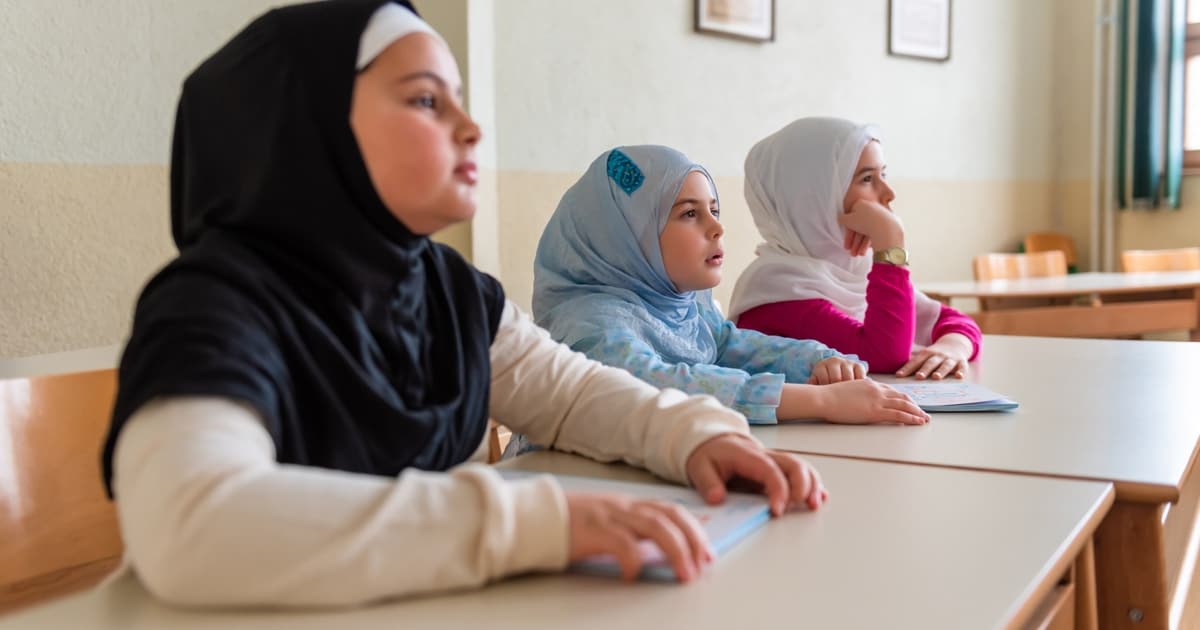 Neues Modell liegt vor - Kopftuchverbot an Schulen: ÖVP braucht FPÖ-Hilfe | krone.at