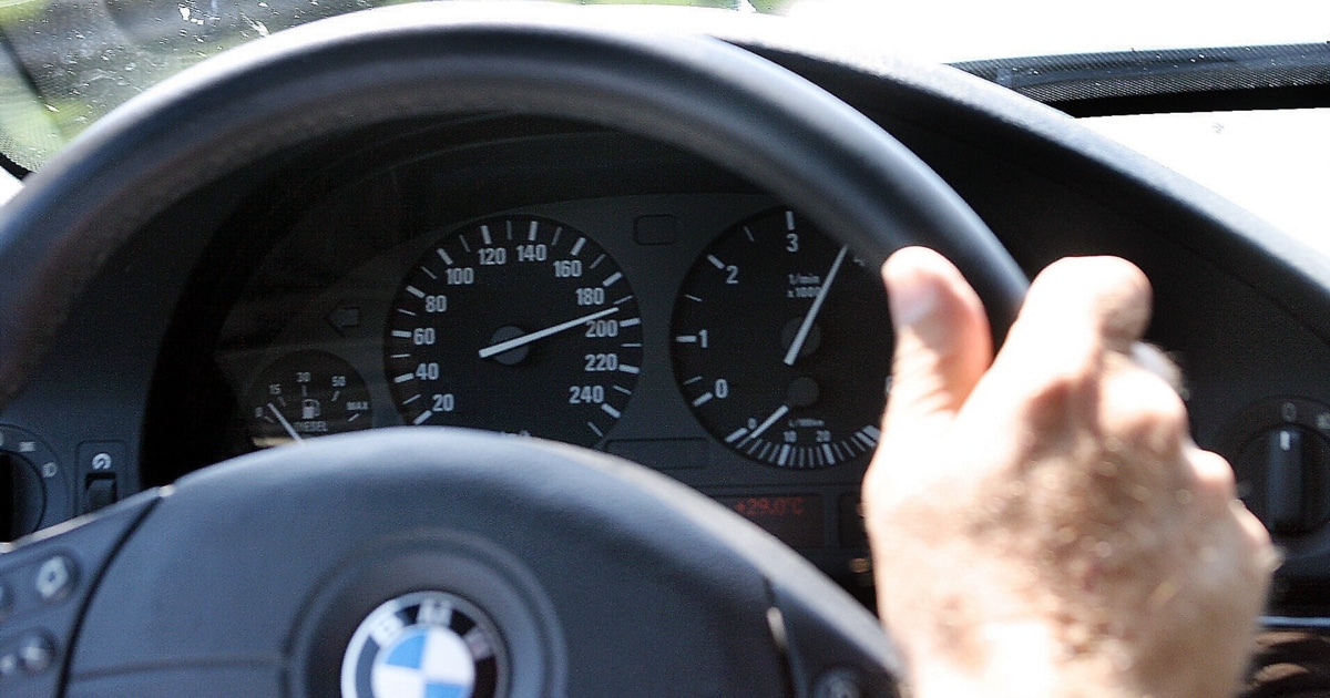 Auto beschlagnahmt - Alko-Lenker raste mit knapp 200 km/h über Autobahn | krone.at