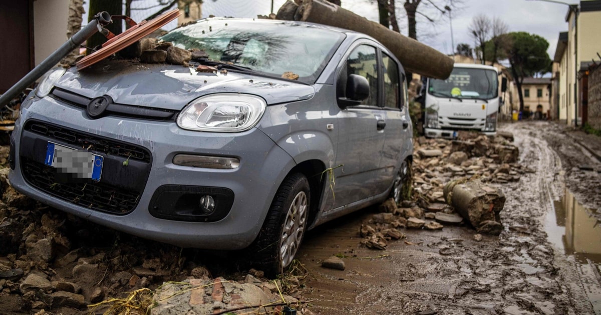 Floods, landslides - Storms in Italy: video shows dramatic situation ...