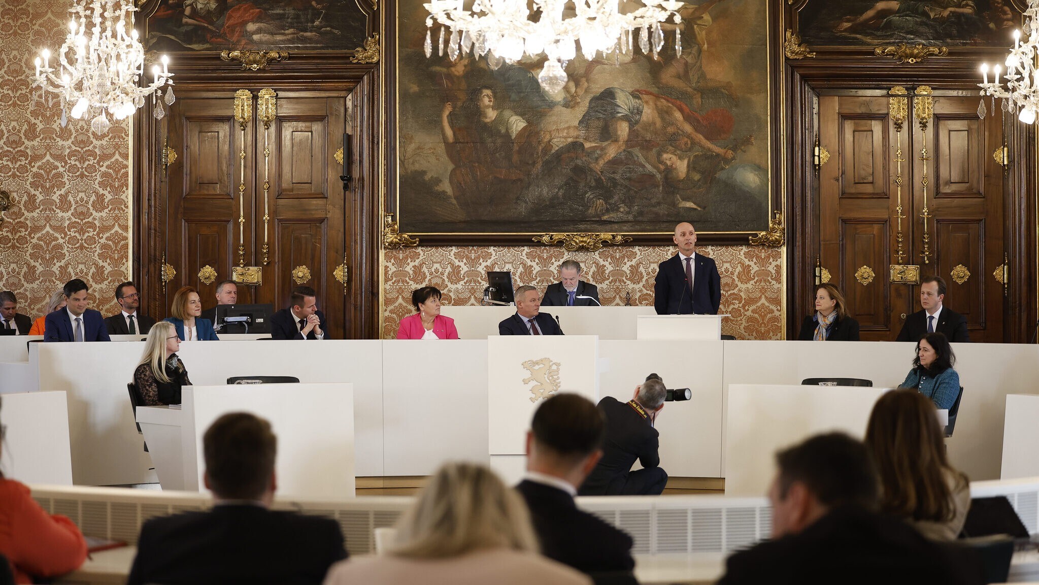 Debate in the state parliament - Air hundred becomes a major topic in ...