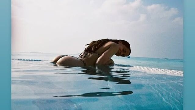 Bikini-Alarm! - Vanessa Mai zeigt frech ihren Po im Infinity-Pool! | krone.at