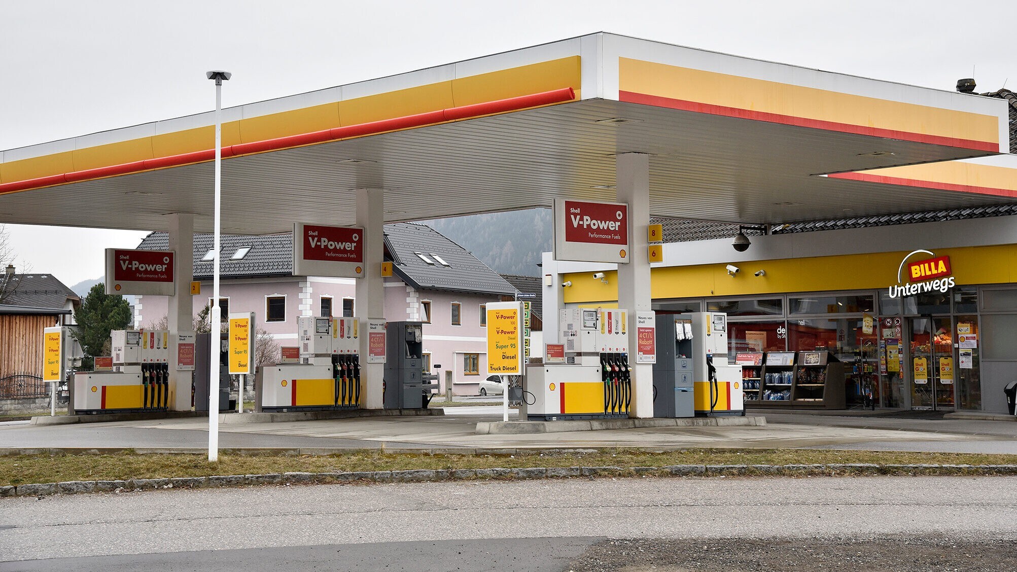 Tankwucher ist legal - Sprit bleibt teurer! Tankstellen drohen Strafen ...