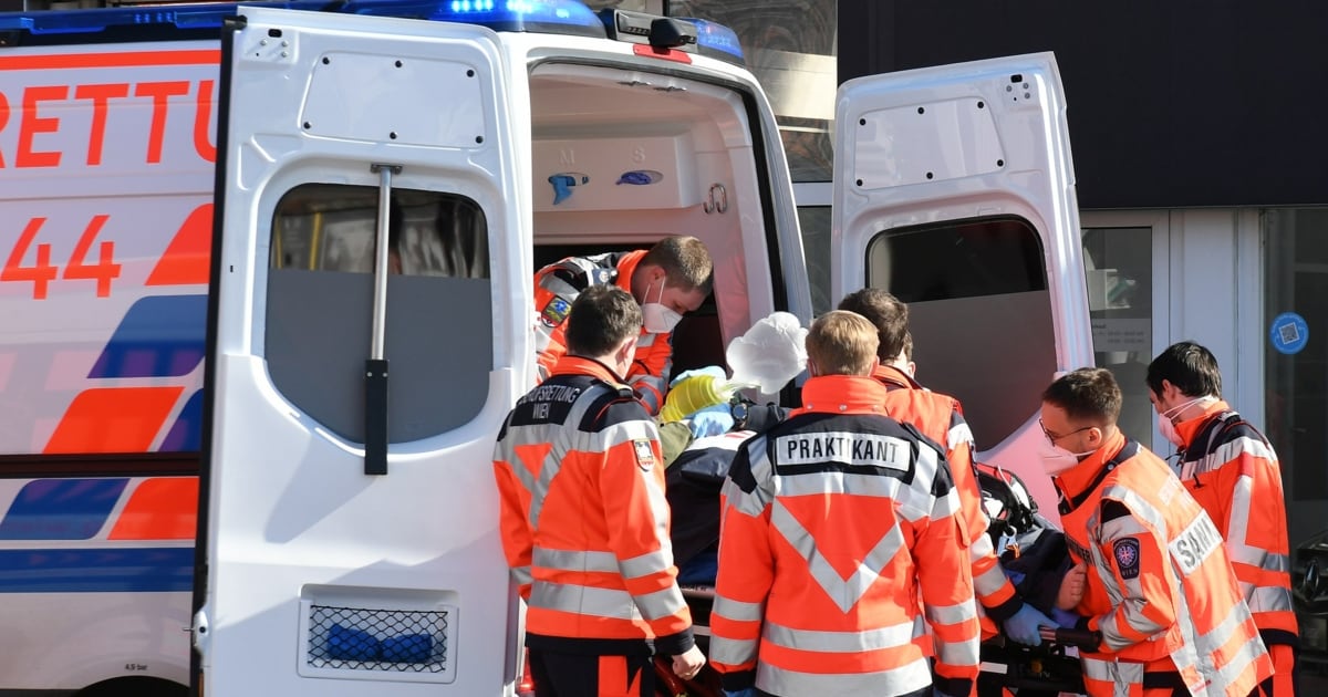 Aus Wrack befreit - Autos krachten in Hausmauer: Fünf Verletzte | krone.at