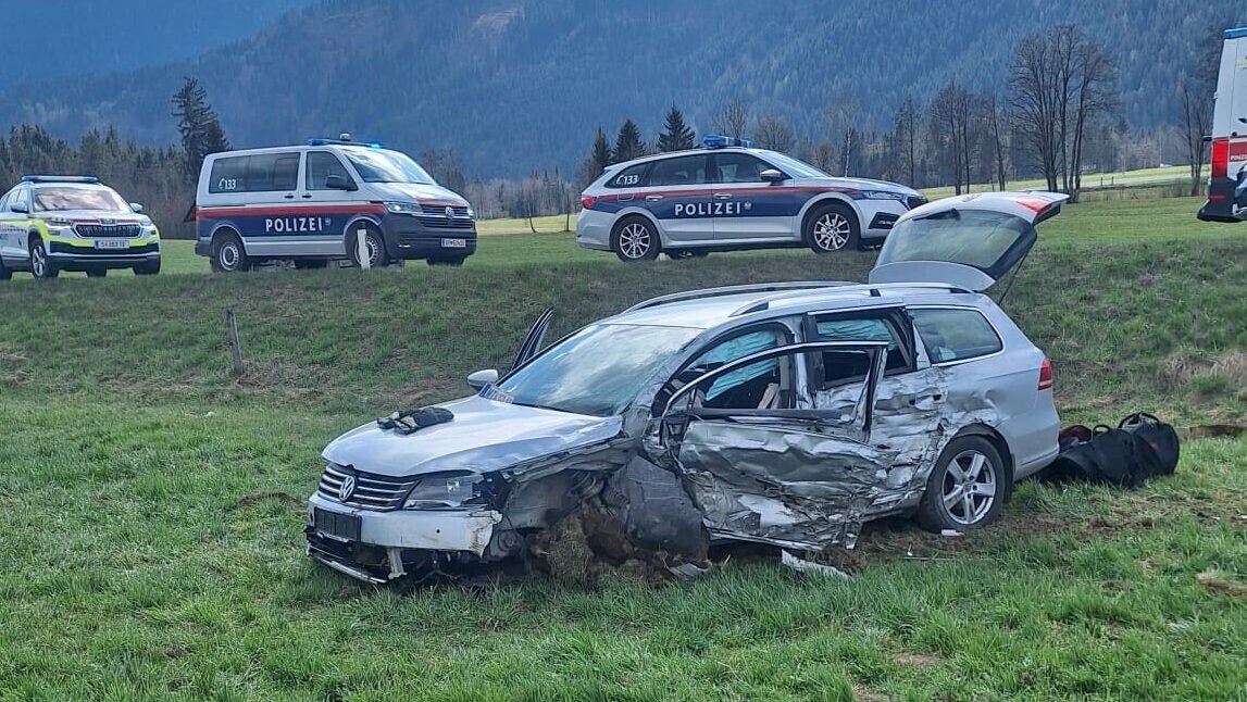 Auf der B311 - Fünf Verletzte bei Unfall in Maishofen | krone.at