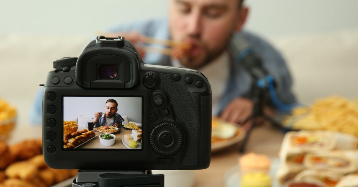 Influencer (24) tot - Extreme Esstrends im Internet als „fettes ...