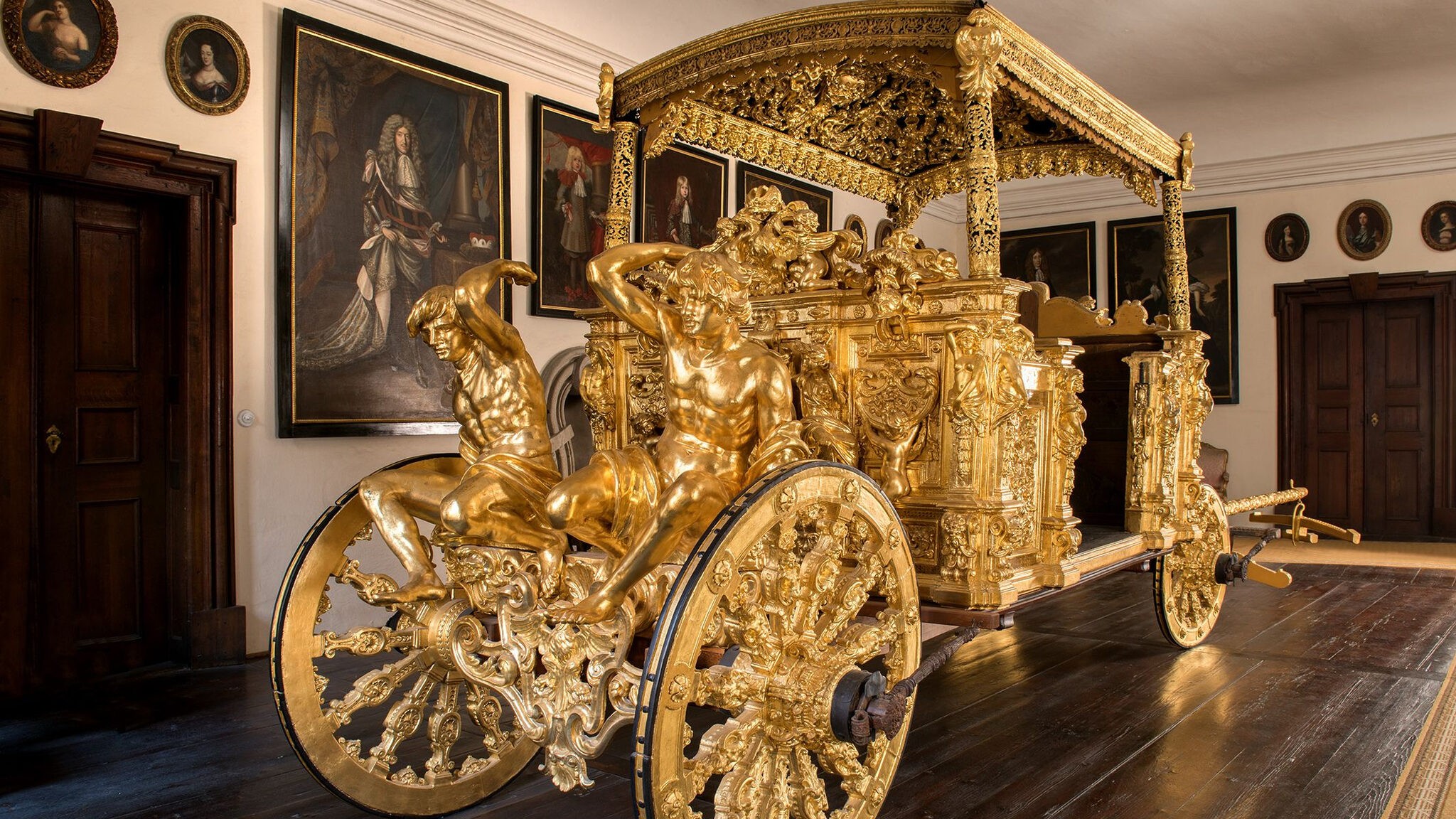 Graz: Steiermark Schau - Goldene Kutsche aus Krumau im Schloss ...