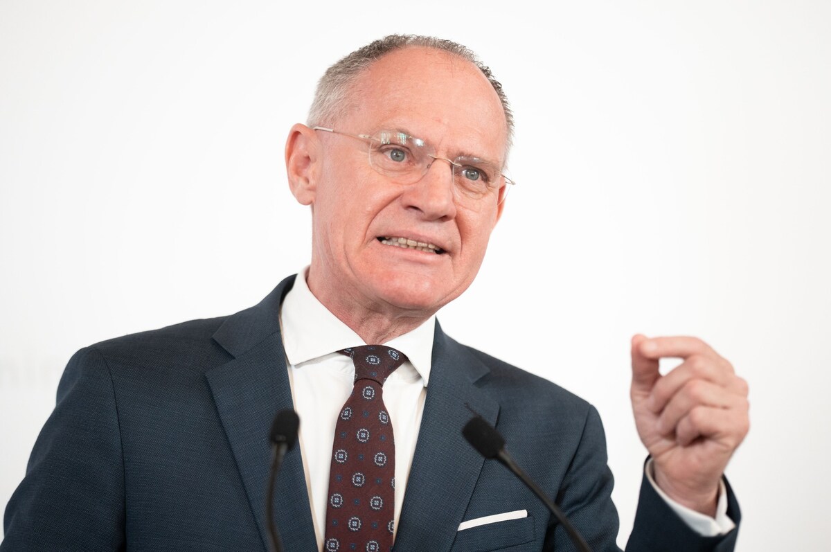 Minister in Offensive - Karner: „Anfragenflut“ der FPÖ legt Polizei ...