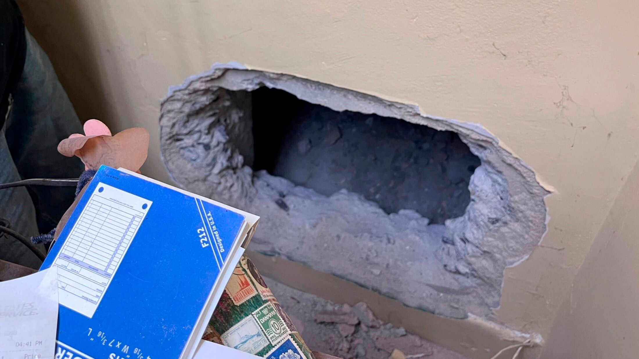 20 Millionen $ Beute? - Tunnel gegraben: Diebe räumen US-Juwelier leer ...