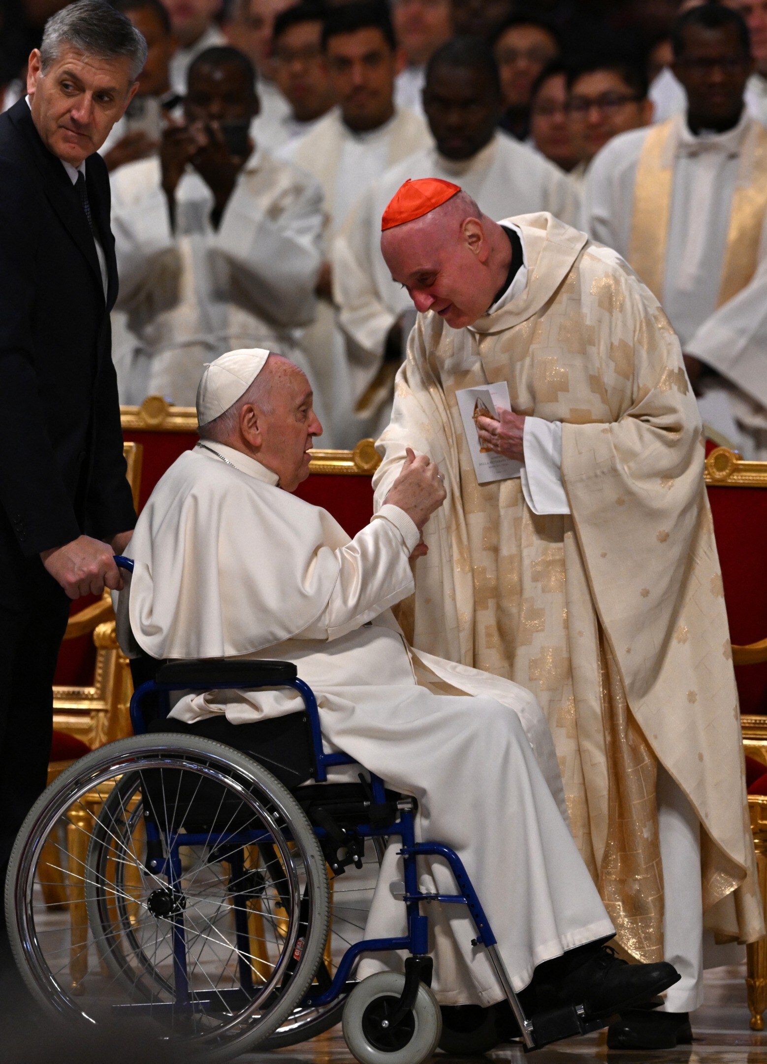 Franziskus nicht fit - Kardinal Comastri vertritt Papst bei Ostermesse ...