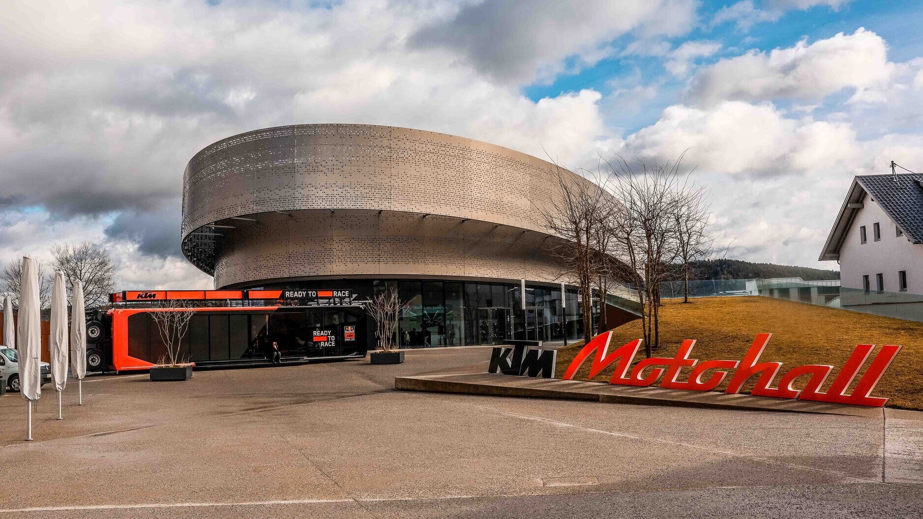 Neuer Dienstleister - Verkauf nach Pleite bringt KTM-Museum Sicherheit ...