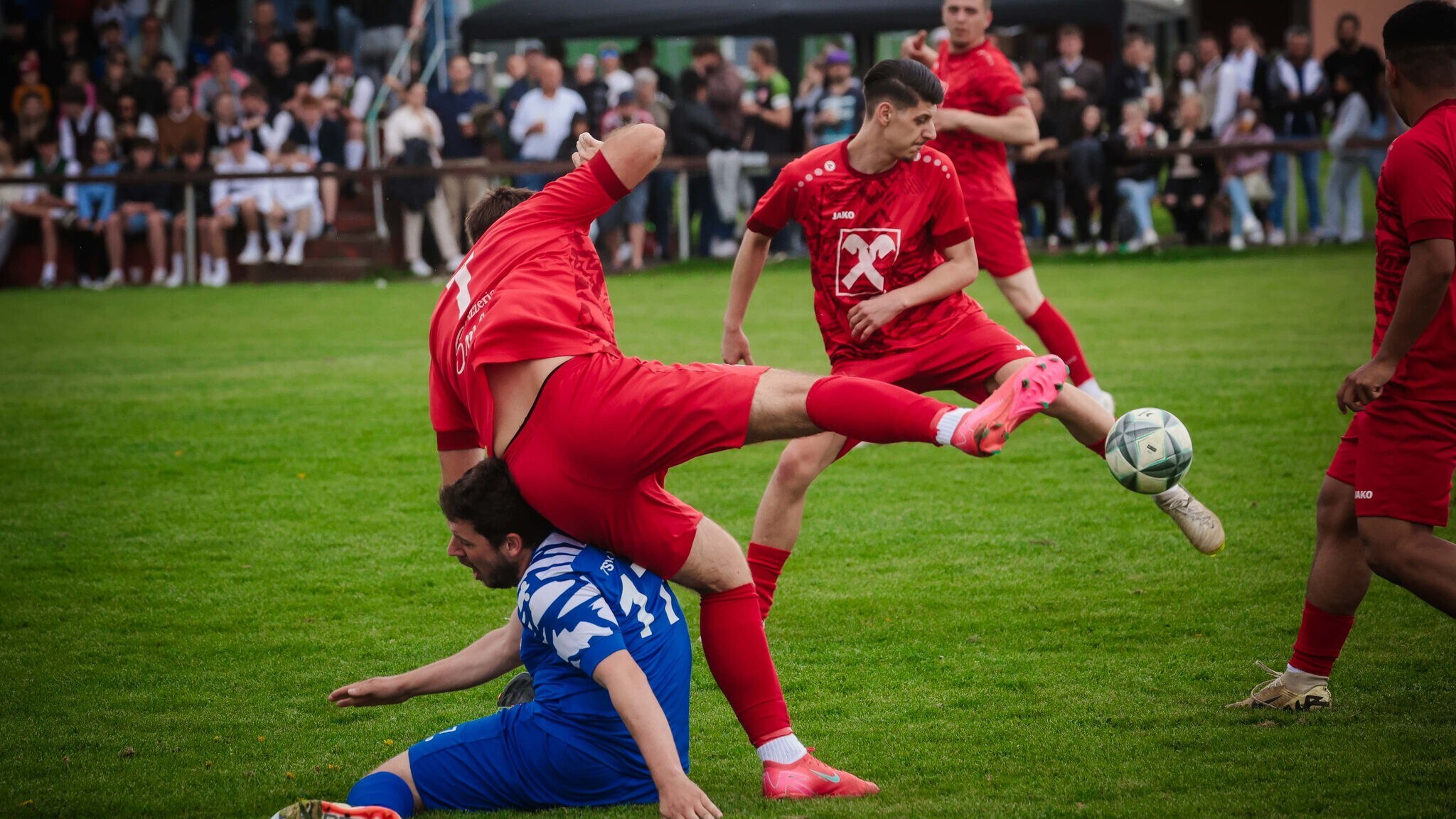 Bei 2:0-Sieg des ATSV - 700 Fans und Rettungseinsatz bei Derby in ...