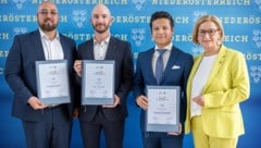 Niederösterreichs wissenschaftliche Superhirne Juan A. Allegrette, Adrian Lendvai und Kenneth Chen (v. li.) bekamen für ihre bahnbrechenden Forschungs-Vorstöße in St. Pölten von Landeshauptfrau Johanna Mikl-Leitner die begehrten tecnet-Awards überreicht. (Bild: NLK Khittl)