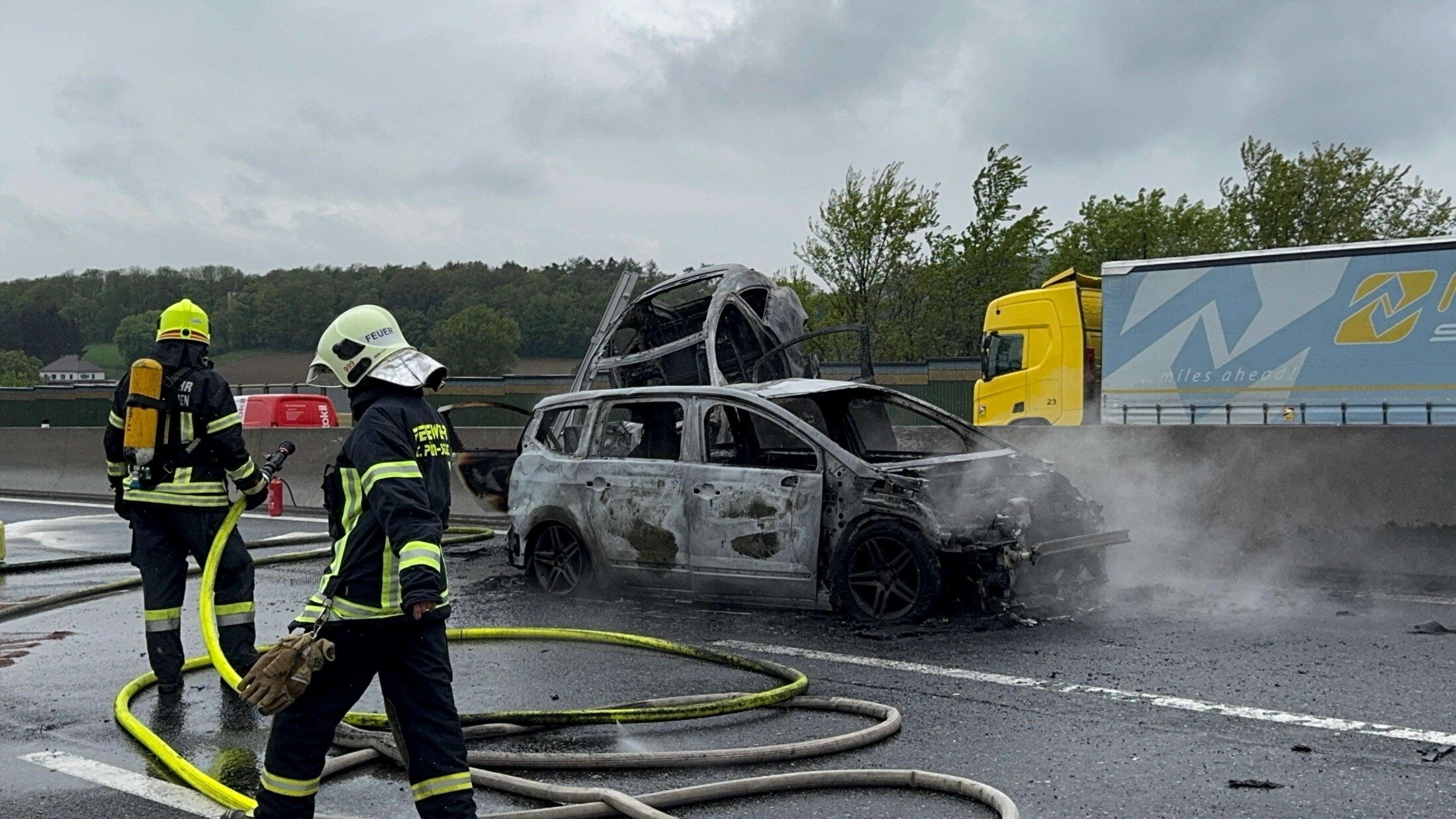 Kilometerlanger Stau - Schrecklicher Unfall auf A1 fordert 7 Verletzte | krone.at