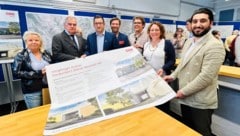 Stadträtin Sabina Bugnar (SPÖ), Stadtrat Franz Dinhobl (ÖVP), Gemeinderat Philipp Gerstenmayer (FPÖ), ÖBB-Projektleiter Thomas Schöfmann, Gemeinderat Bernhard Lutzer (NEOS), Gemeinderätin Selina Prünster (Grüne) und Gemeinderat Kanber Demir von der Liste „Gemeinsam für Wiener Neustadt“ präsentieren gemeinsam das Projekt.  (Bild: Seebacher Doris)