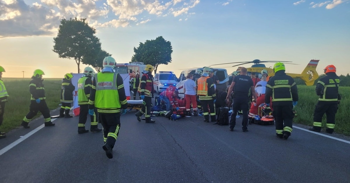 Tragischer Unfall - Motorrad kracht in Kleinbus: Frau (31) stirbt | krone.at