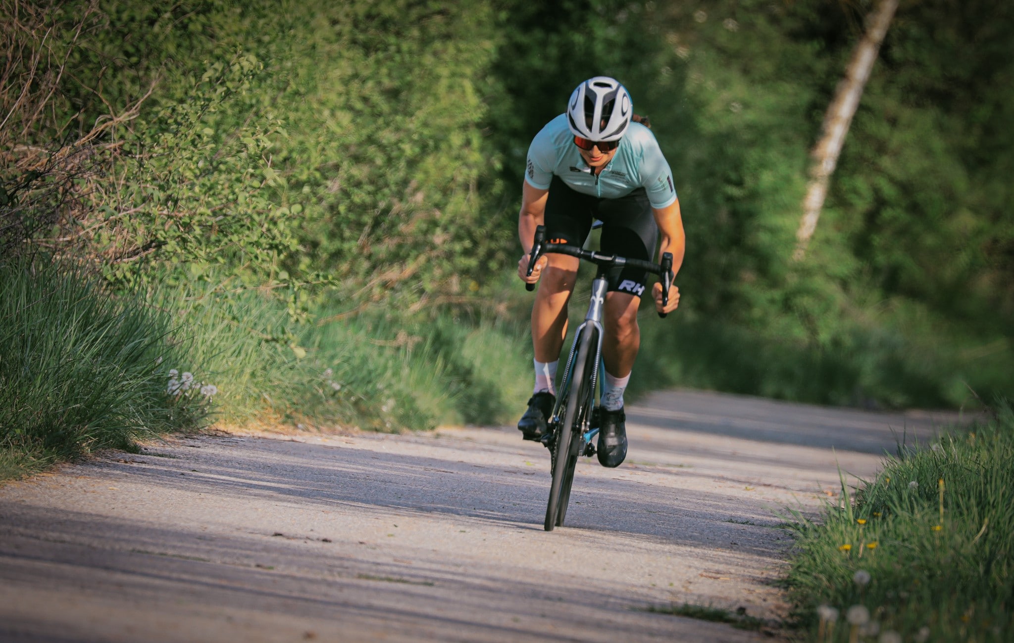 Bei Abfahrt - Windböe erfasste Rennrad: Biker schwer verletzt | krone.at
