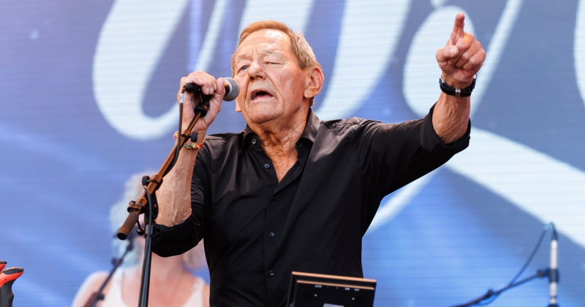 Fans dürfen aufatmen - Wolfgang Ambros kehrt am Freitag auf Bühne ...