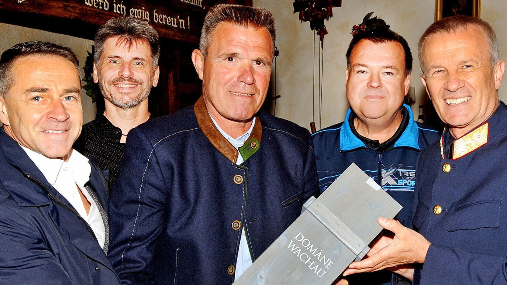 Abschiedsfest - Polizei-Legende geht nach 37 Jahren in Pension | krone.at