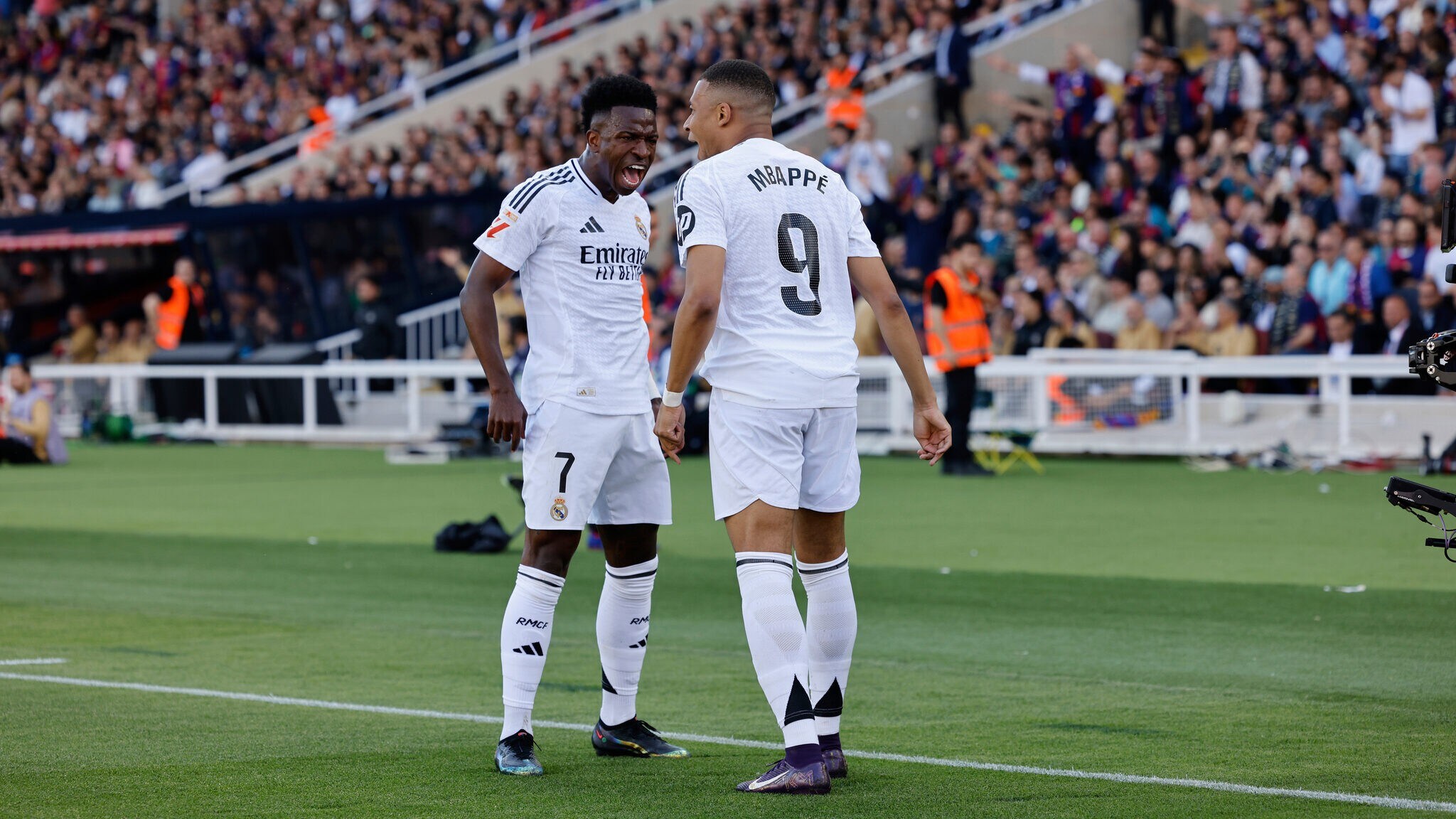 Trotz Mbappe-Hattrick - Sieben-Tore-Spektakel! Barca gewinnt El Clásico | krone.at