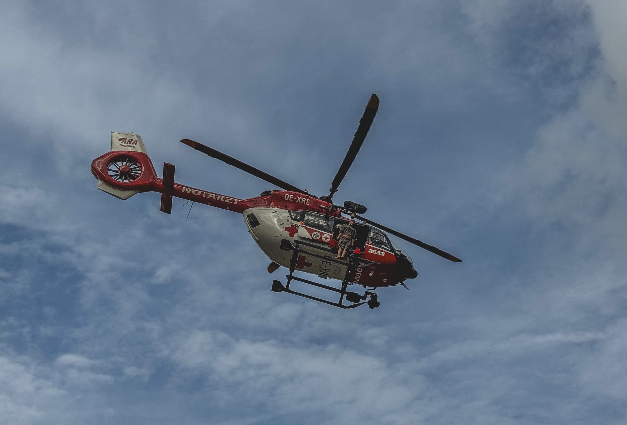 Bub frontal gegen Pkw - Sprung mit dem Rad: Elfjähriger übersah Auto | krone.at