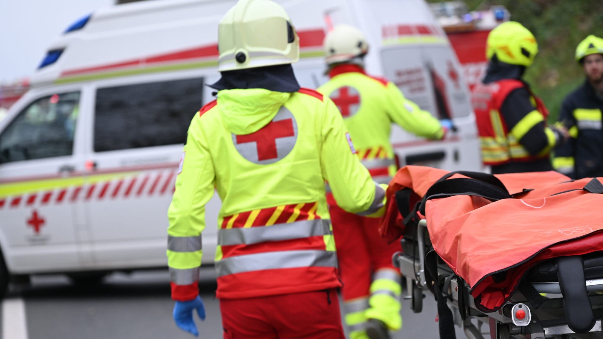 Unfall auf Kreuzung - Sieben Verletzte, als zwei Autos zusammenfuhren | krone.at
