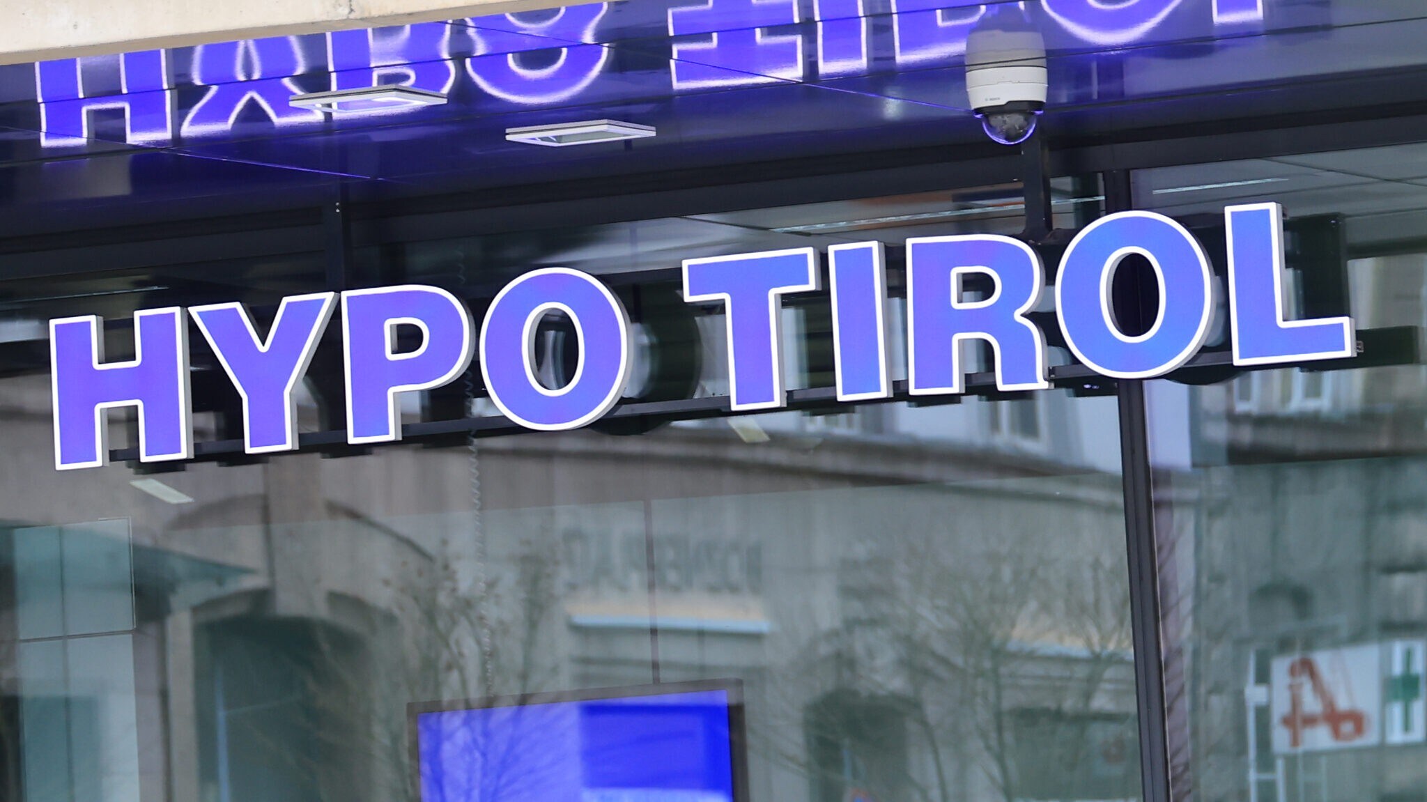 Bei Strategie uneinig - Paukenschlag bei Hypo Tirol: Zwei Vorstände weg | krone.at