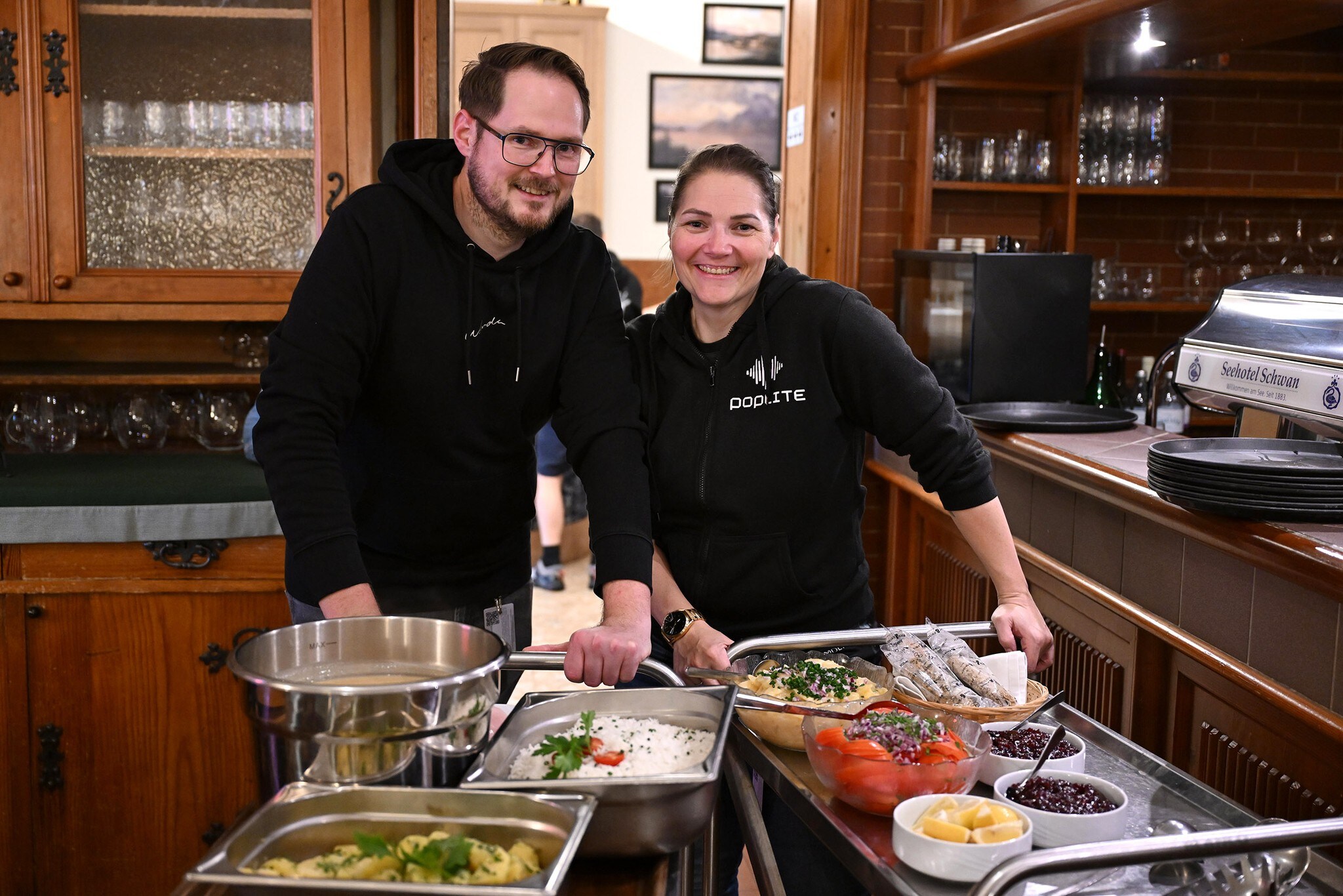 Diskretion gefragt - Pärchen kümmert sich rund um die Uhr um die Stars ...