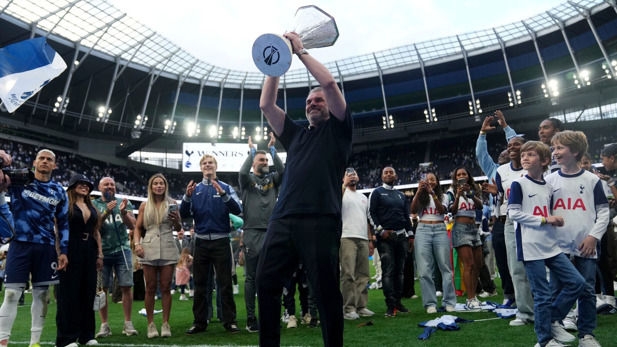 Das ist hart! - Trotz Titelgewinn: Tottenham-Trainer steht vor Aus ...