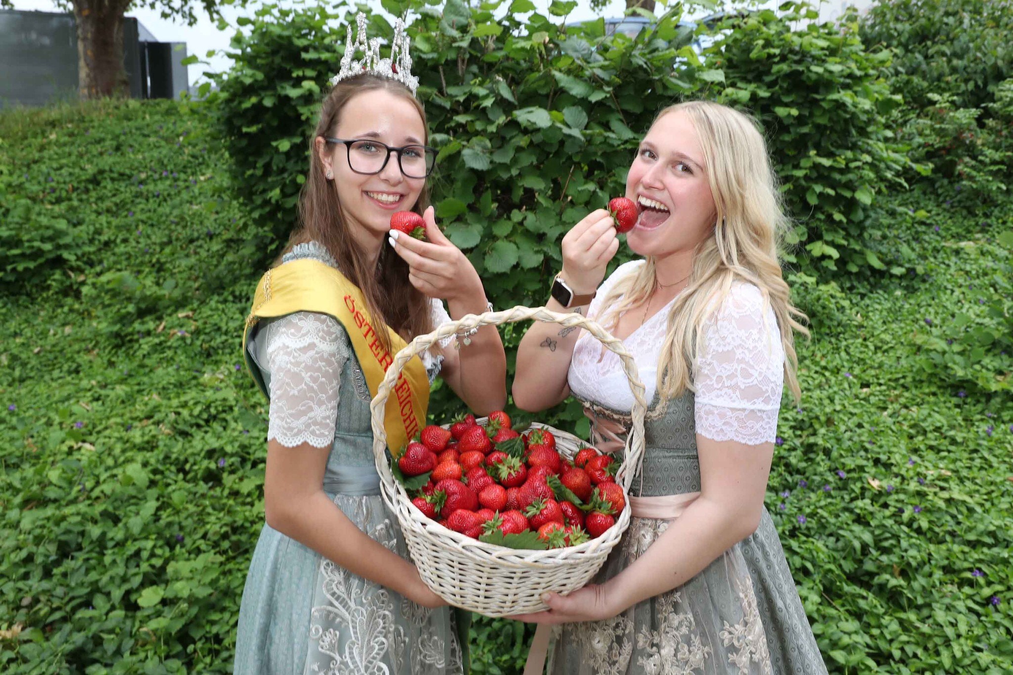 Süsse Tradition - Die Erdbeerkönigin ist gekrönt: Hoch lebe Lara ...