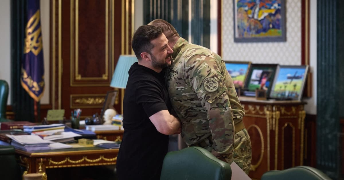 Bomber angegriffen - Selenskyj feiert „brillanten Erfolg“ in Russland ...