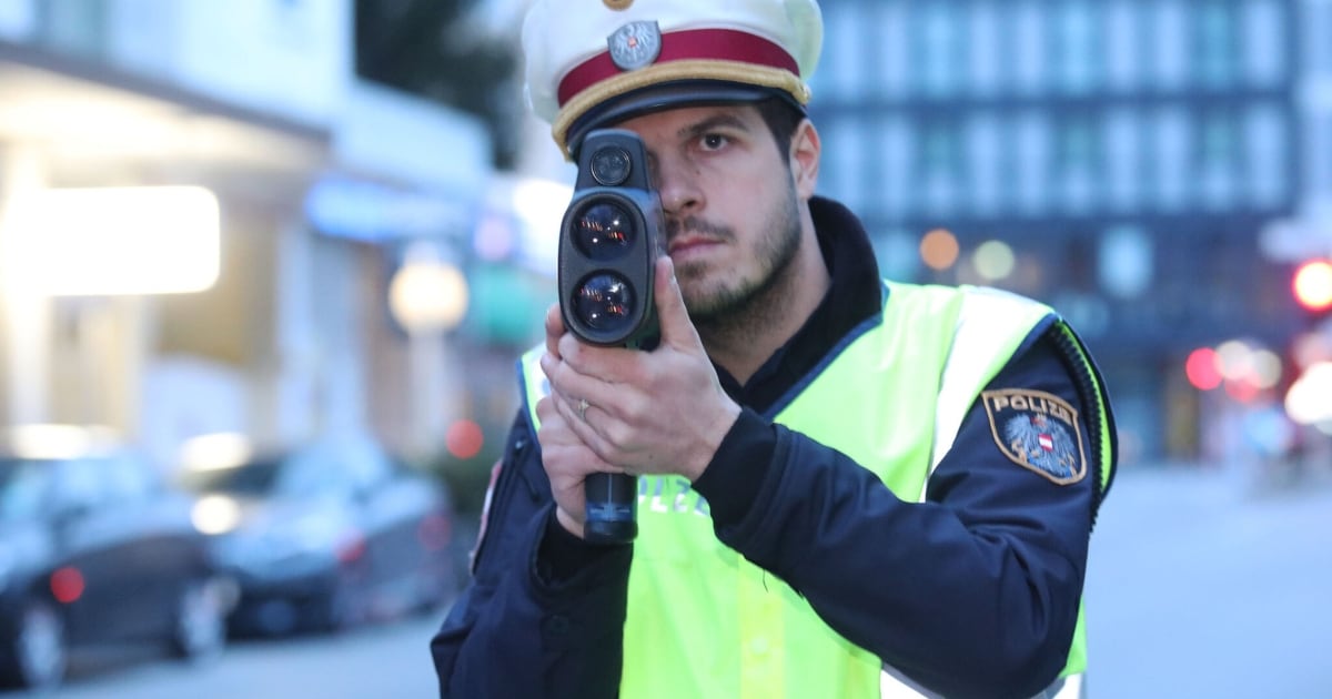 Fiel Polizei auf - Porschefahrer hatte Laserblocker in Auto verbaut ...