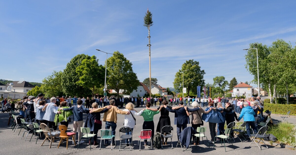 Generationen-Projekt - 80 Jahre danach: Handshake als Symbol des ...