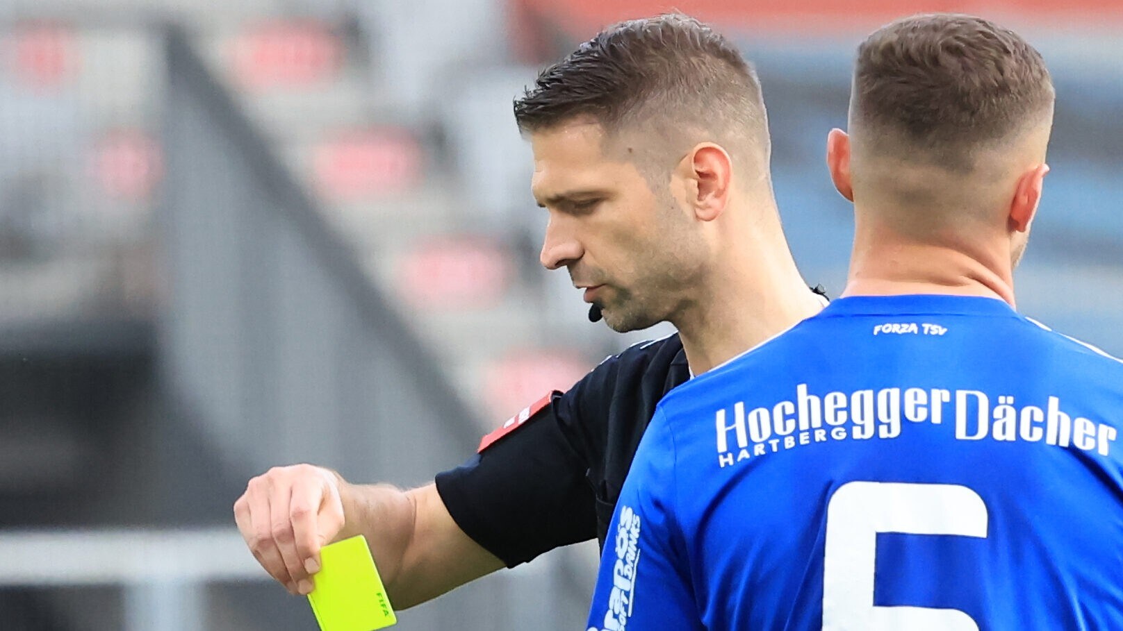 Fussball-Bundesliga - Salzburger Schiri wird künftig VAR-Spezialist ...