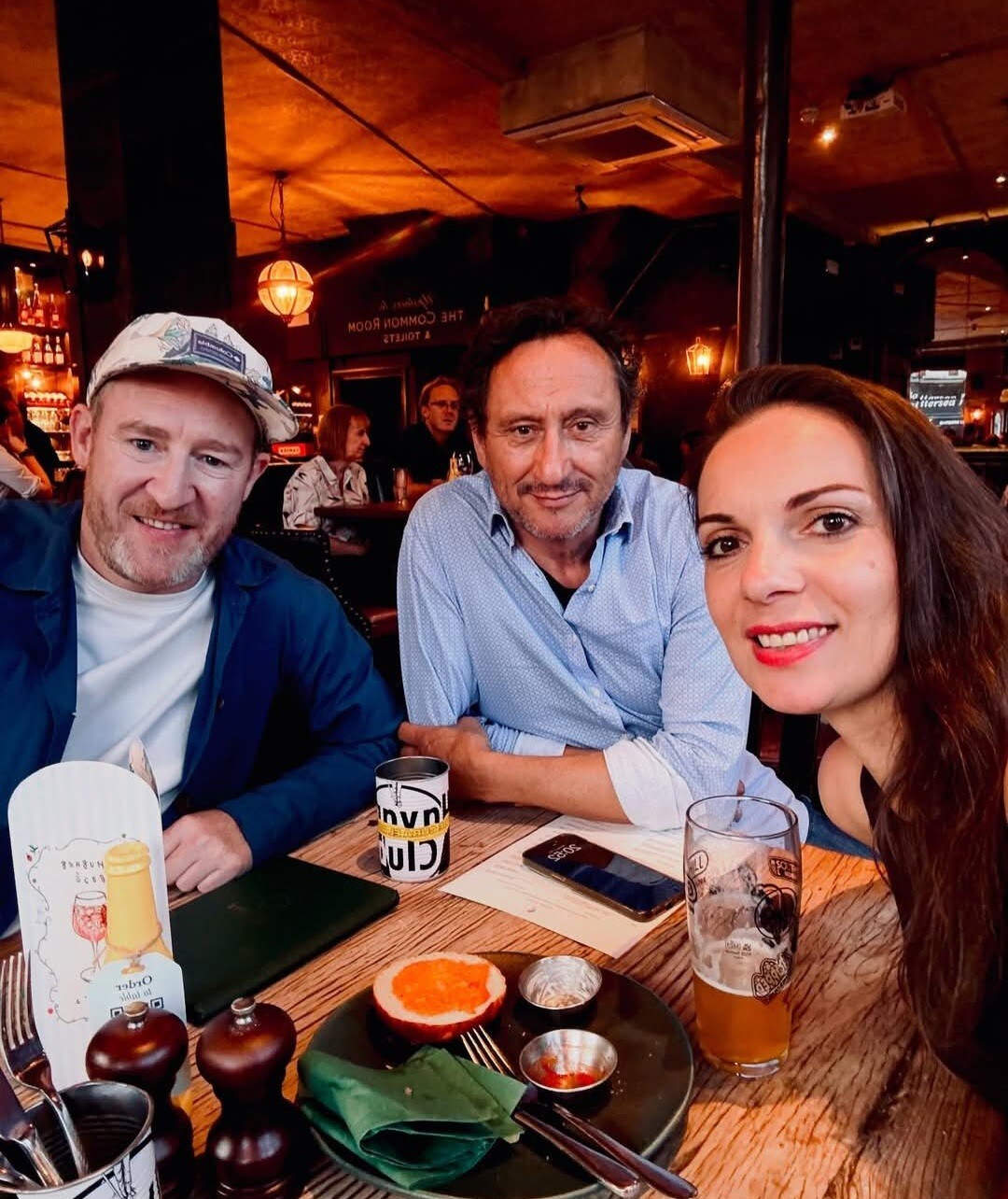 Königliche Gärten - Rosenduft vereint diese Kärntner Filmemacher | krone.at