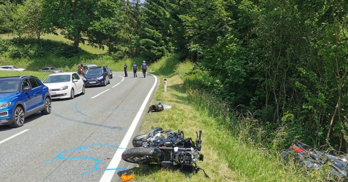 Auf Gegenfahrbahn - Biker (64) nach Kollision mit Pkw schwer verletzt ...