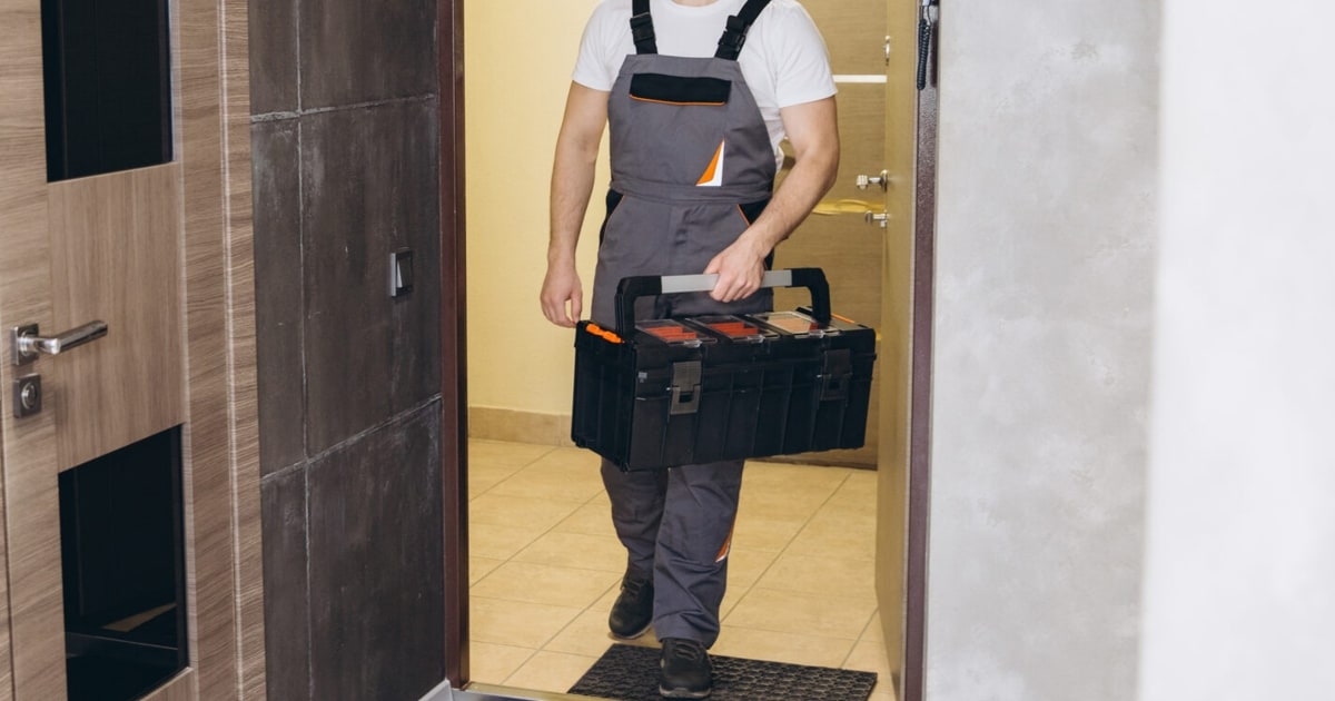 Trickdiebe verurteilt - Installateur mimt Notfall, Komplize leert ...