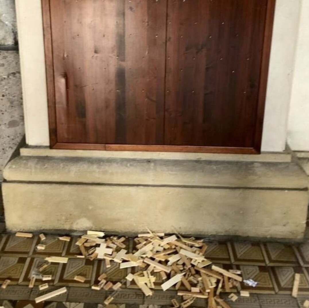 Nicht erster Vorfall - Kirchenschändung: Hass-Parolen schockieren ...