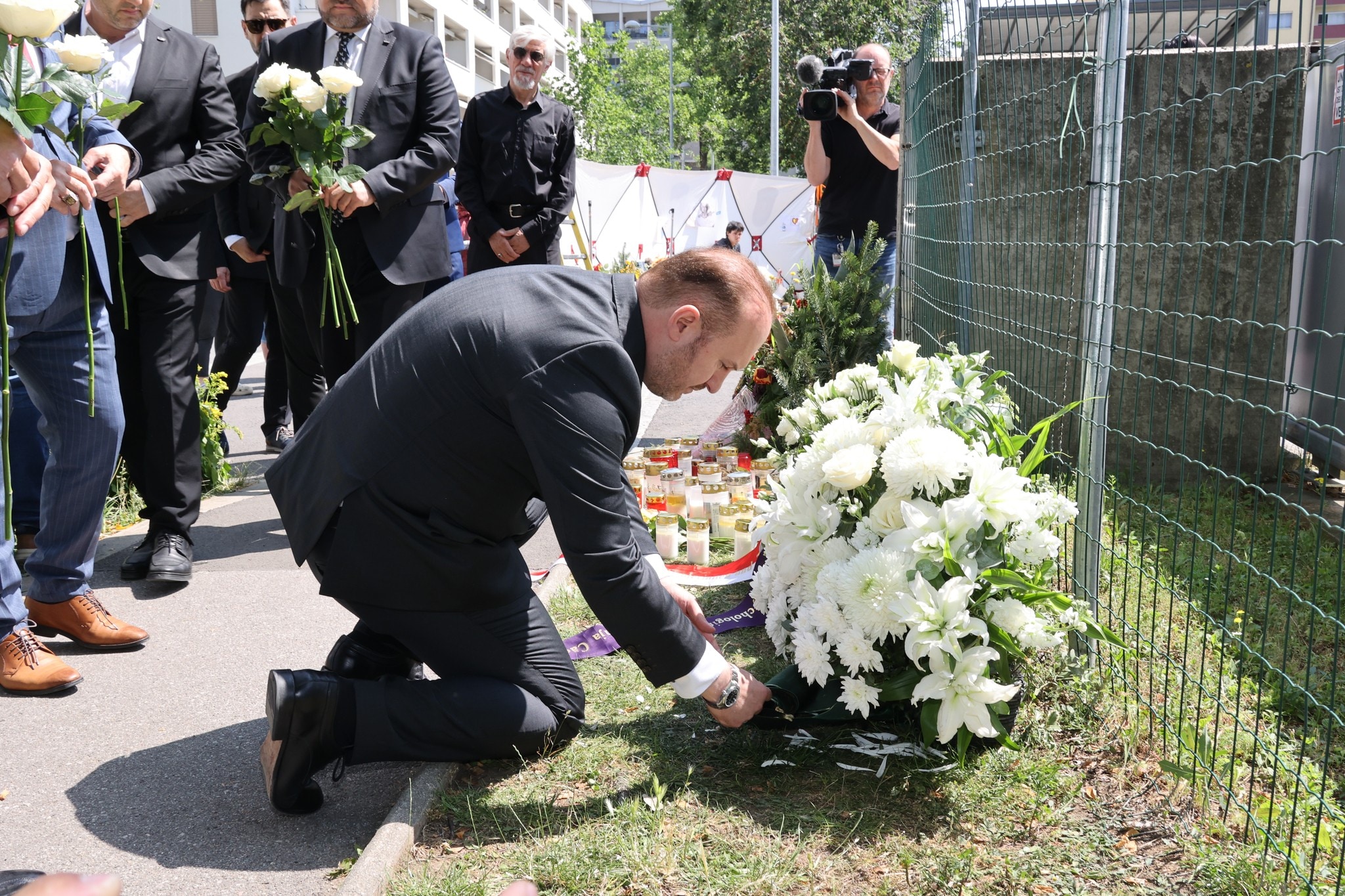 Emotionale Trauerfeier - Hunderte Menschen nahmen Abschied von Hanna | krone.at