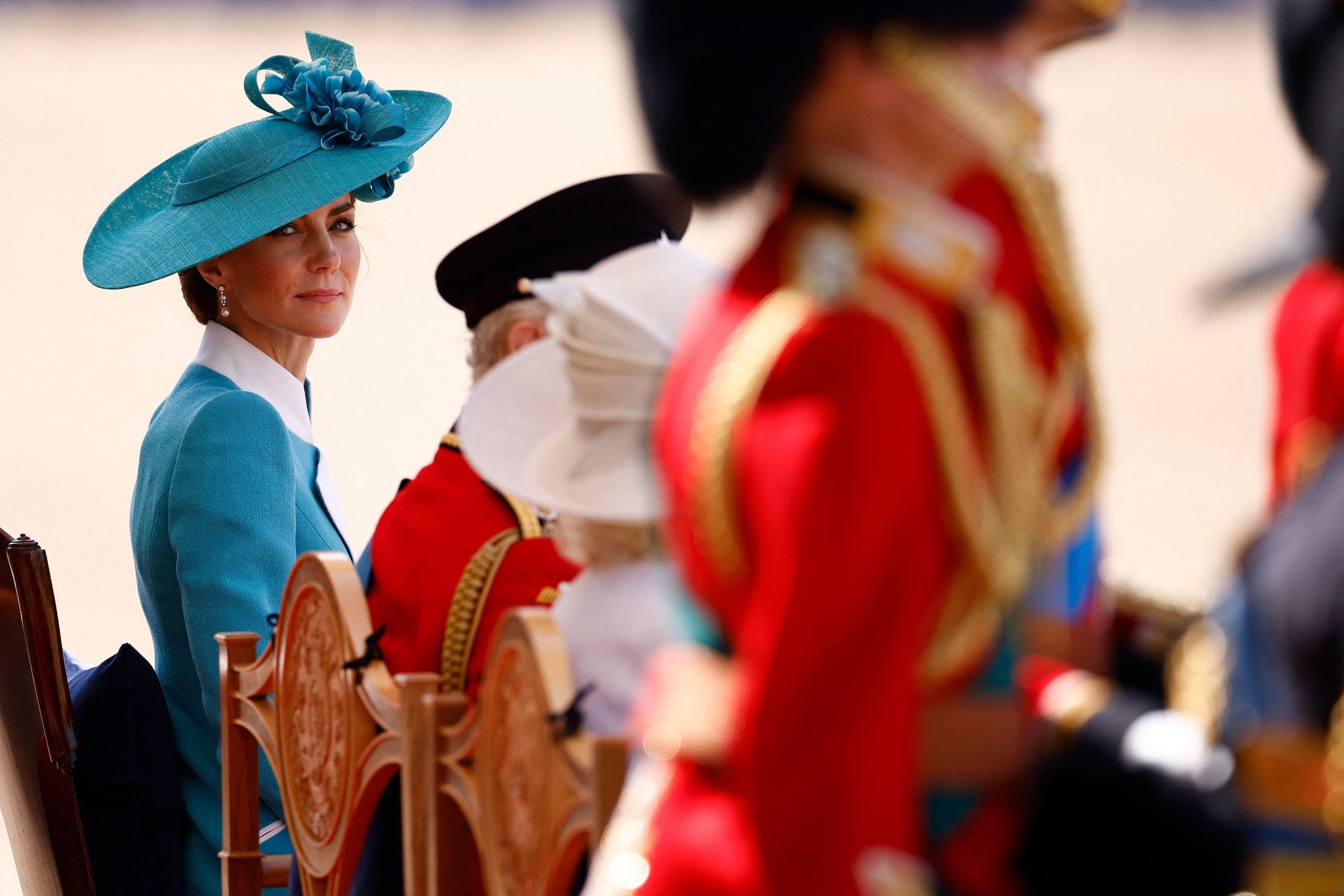Strahlender Auftritt! - Prinzessin Kate und Charlotte im süßen ...