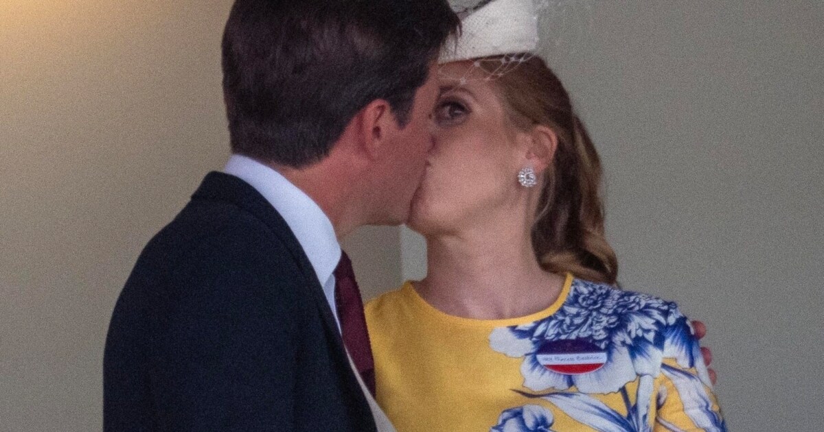 Kuss und tiefe Blicke - Prinzessin Beatrice zeigt Liebes-Glück in Ascot ...