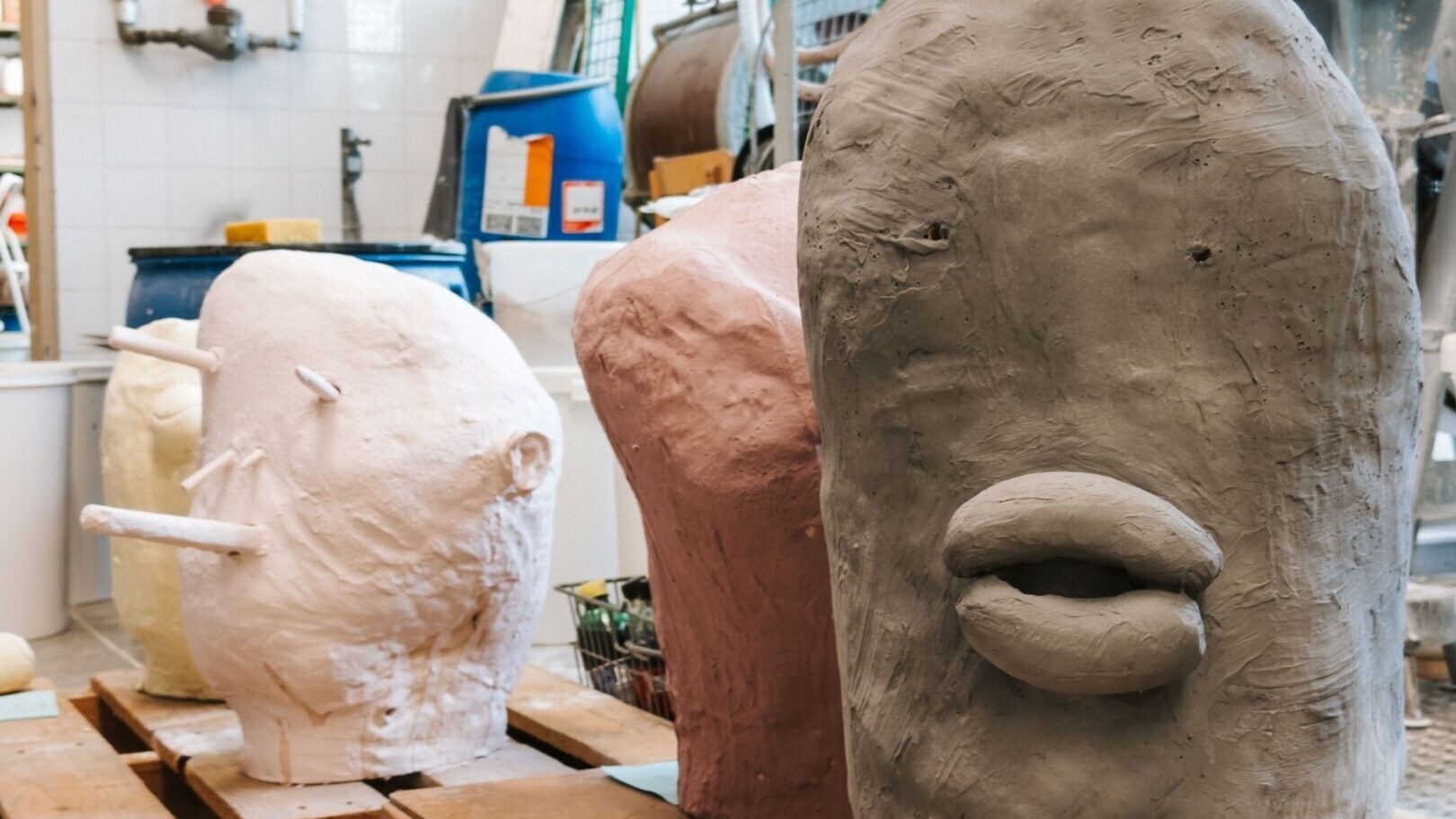 Salzkammergut - Erwin Wurm pfuscht dem lieben Gott hinein | krone.at