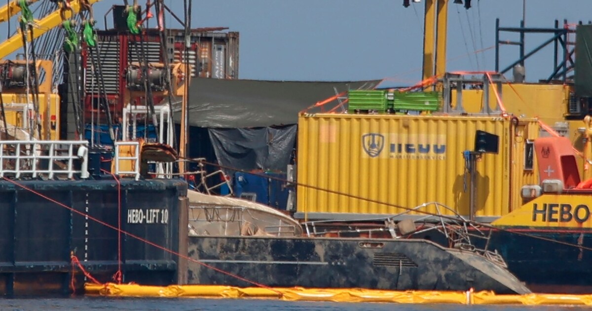 Enormer Aufwand - Bergung der Bayesian: Rumpf ist wieder über Wasser | krone.at