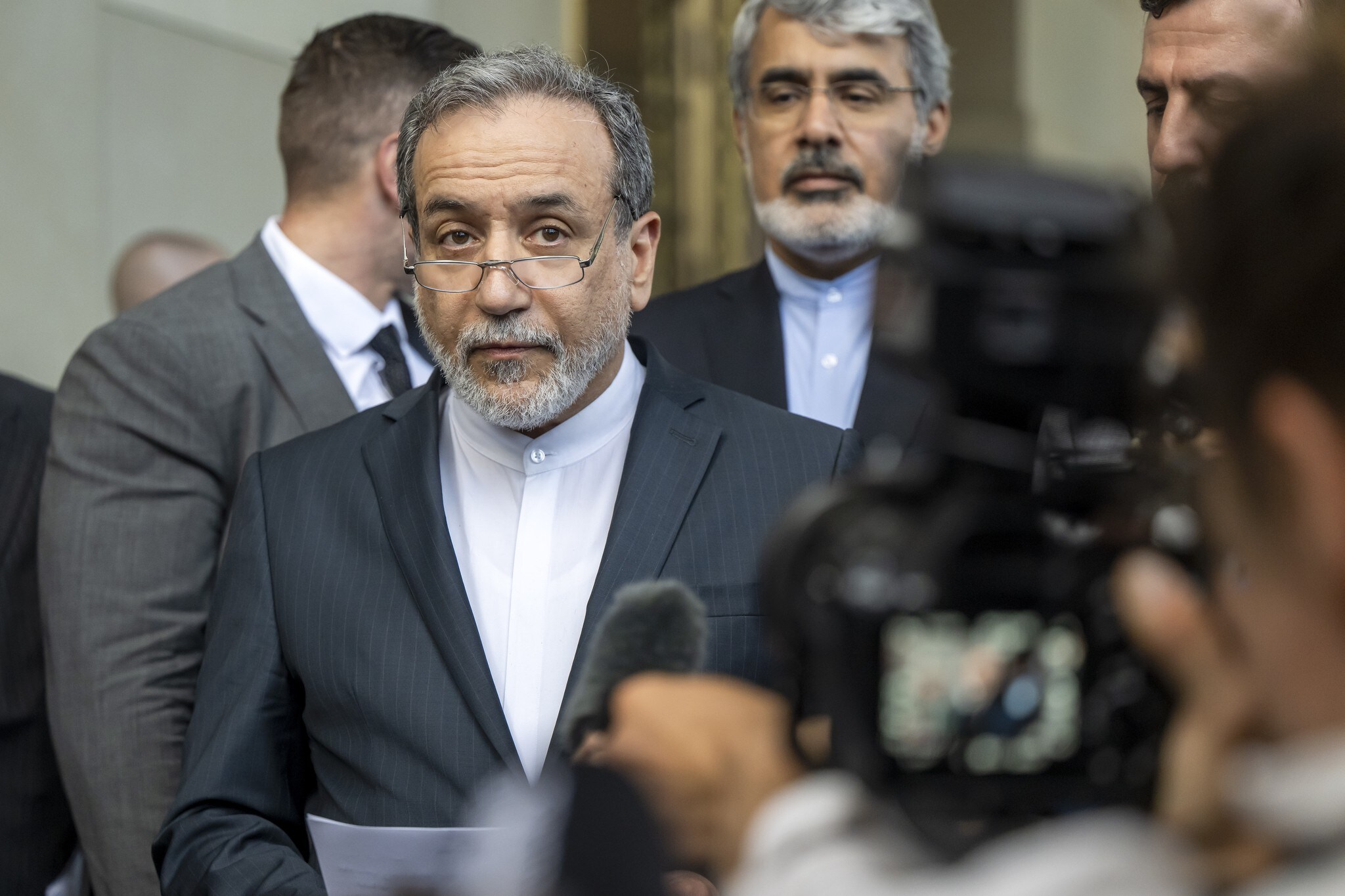 „Gefährlicher Moment“ - Chaos droht: Iran lobt Gespräche mit Europäern ...