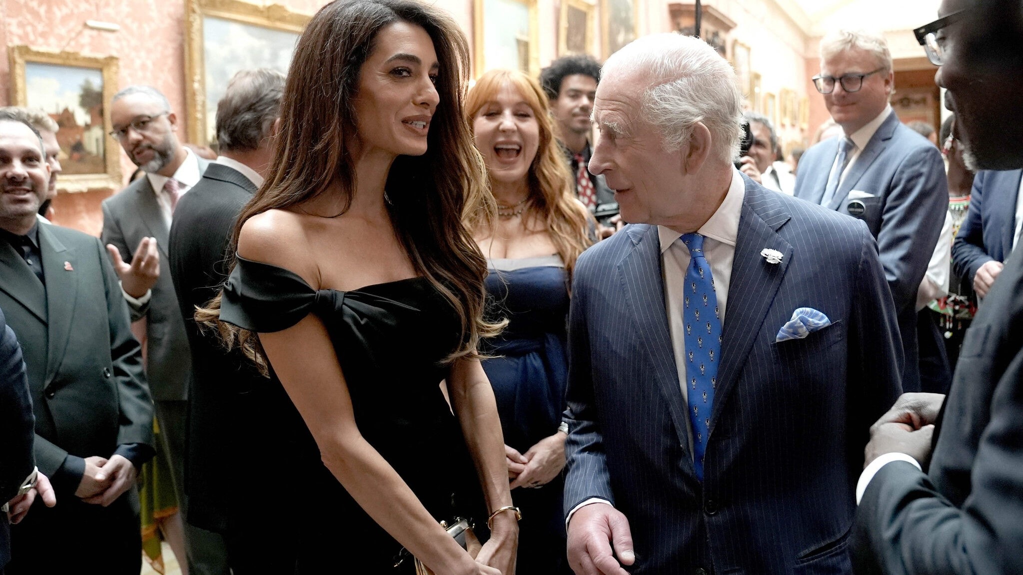 Zu Gast bei Gala - Clooneys schöne Amal stahl König Charles die Show ...