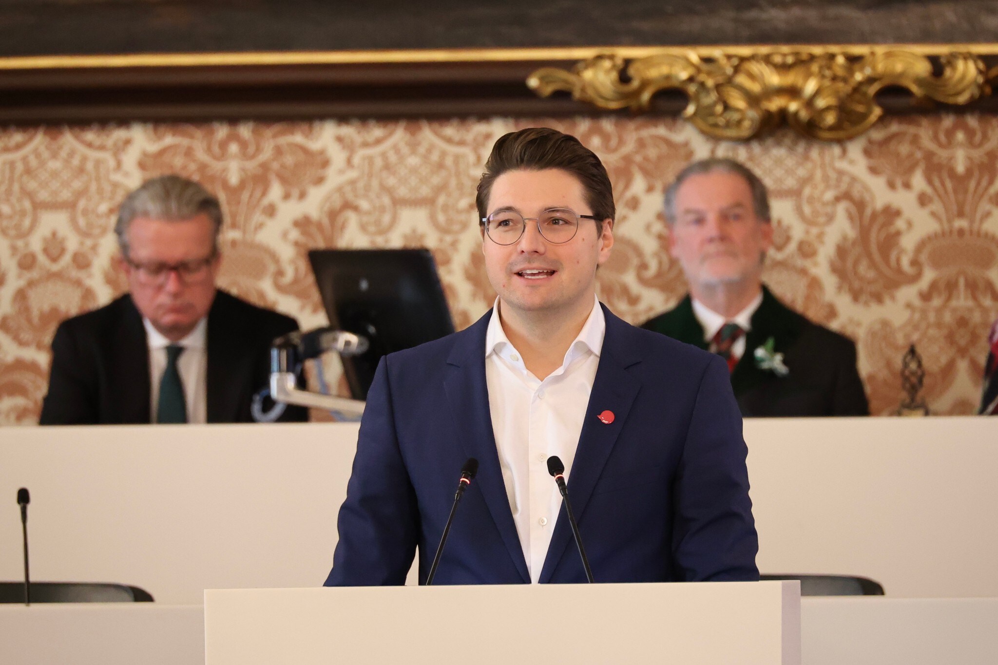 SPÖ, Grüne und KPÖ - Misstrauensantrag gegen Amesbauer im Landtag | krone.at